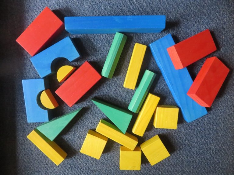 Coloured Building Blocks 22 Pieces - Wooden Wheel
