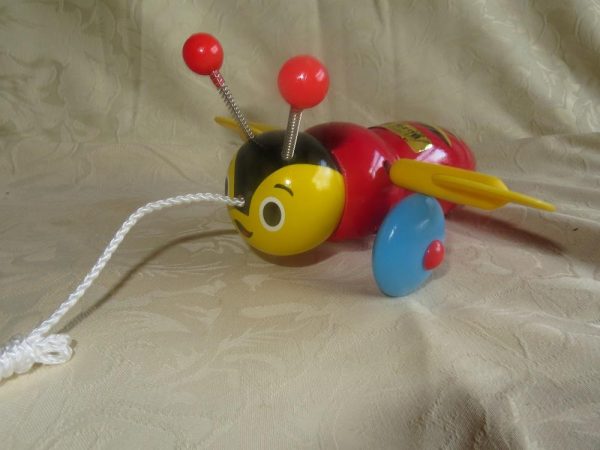 Buzzy Bee Pull Along - Wooden Wheel