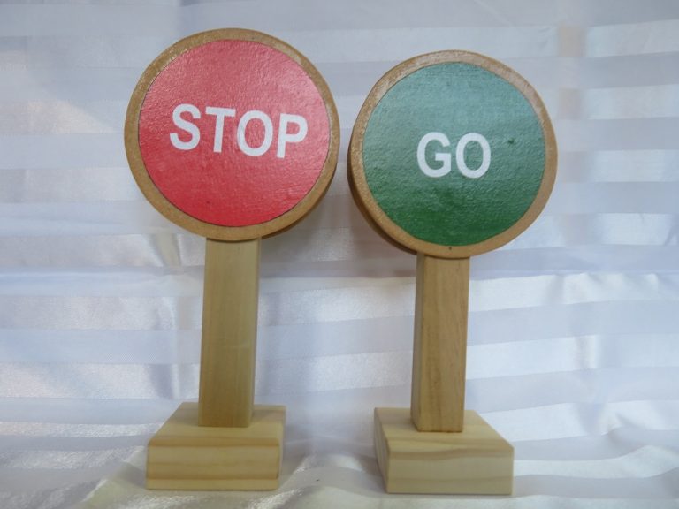 "Stop / Go" Traffic Sign - Wooden Wheel